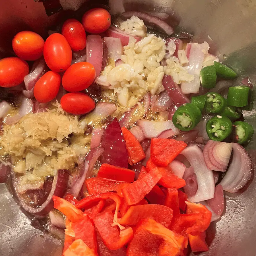 Capsicum Chicken Curry/Bell pepper chicken curry - The Wannabe Cook ...